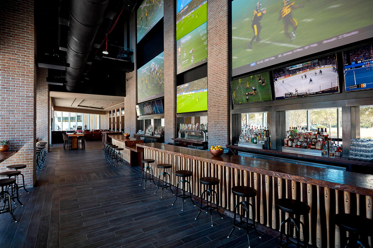 Biggio’s Sports Bar – Texas Family Resorts